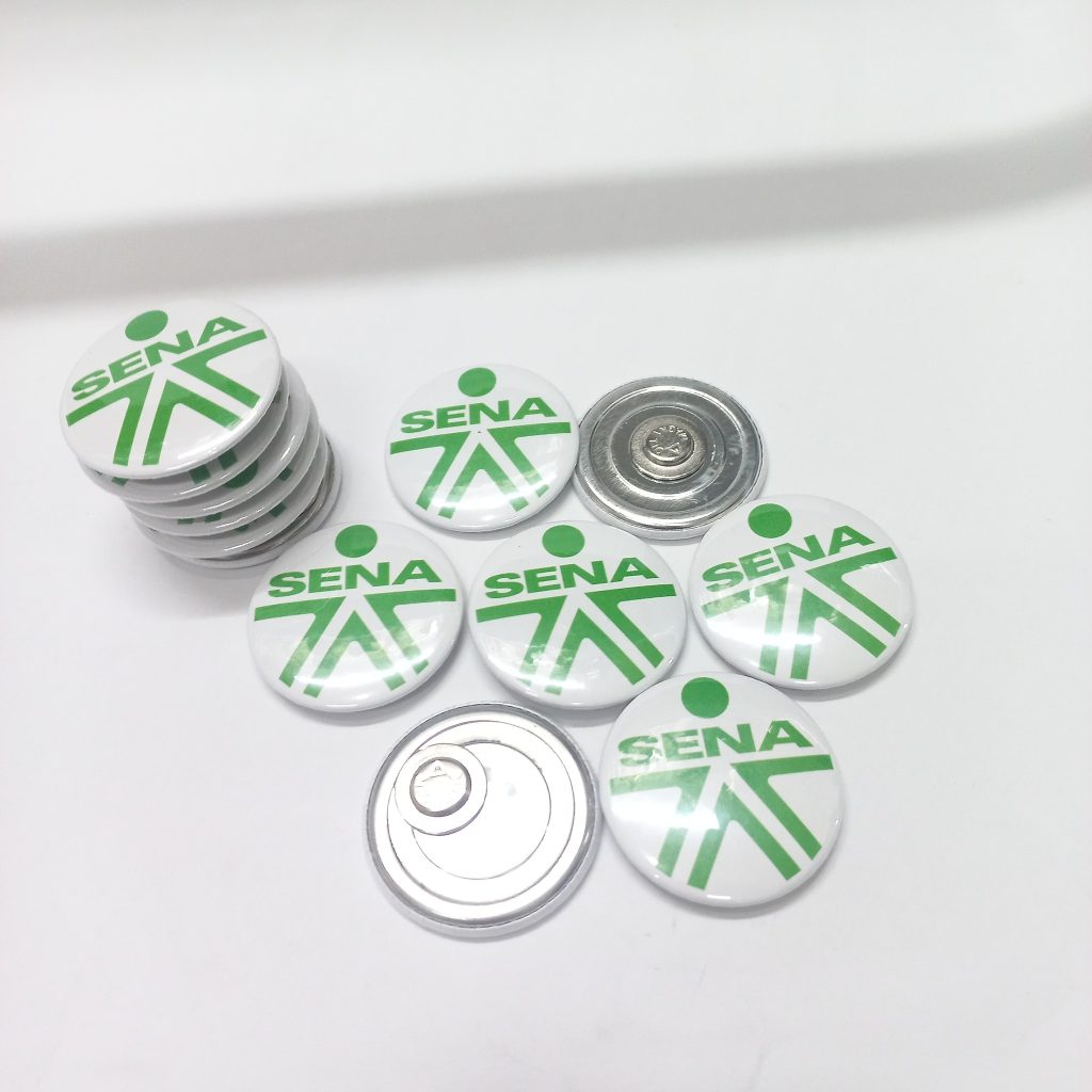 Botones publicitarios con iman para prenda de vestir - ATL MEDIOS